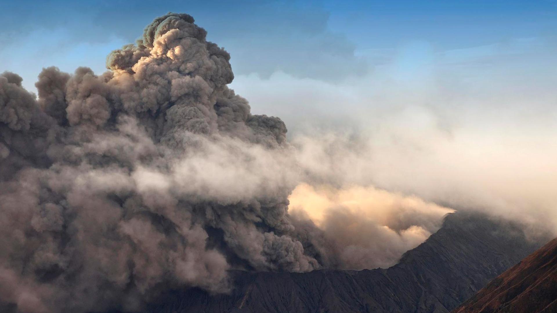 Yemen and Oman monitor Ethiopia volcano ash drift - Sina Eagle